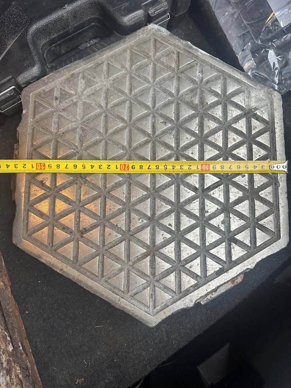 32cm Cast Iron Hexagonal Tile - Reinforced Industrial Flooring